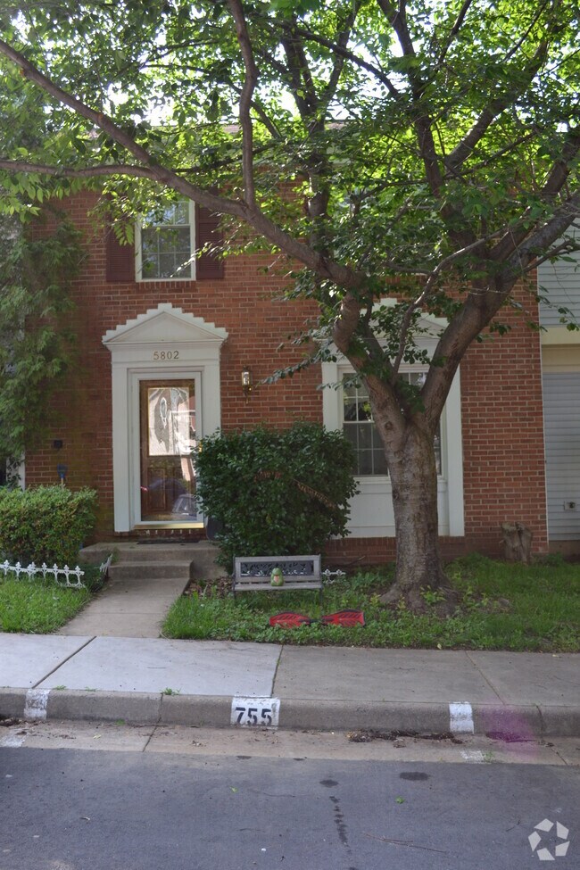 Burkeshire Commons Apartments for Rent with Hardwood Floors - Burke, VA ...