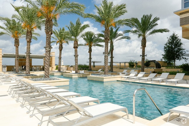 The Sovereign at Regent Square Apartments - Houston, TX | Apartments.com