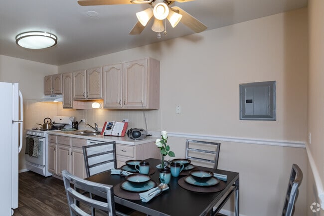 The Covered Bridges Apartments for Rent with a Garage - Carol Stream ...