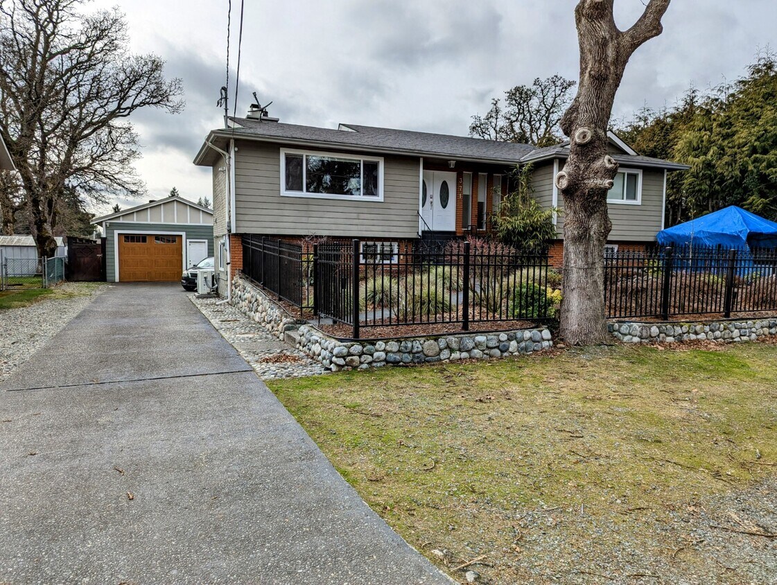 371 Farview Rd Unité 2, Victoria, BC V9C 1V9 Appartements - 371 Farview ...