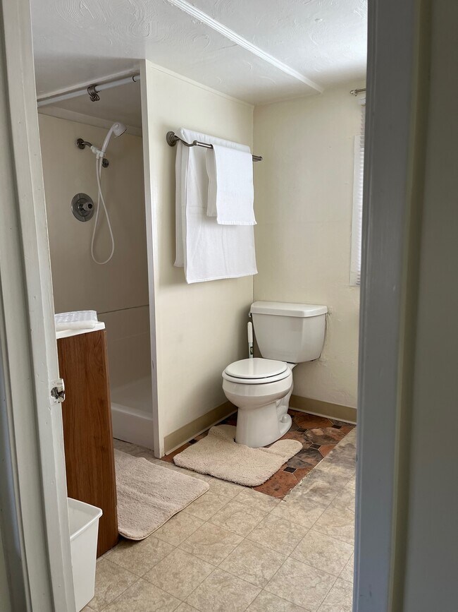 344 Dela Vina Ave Unit B, Monterey, CA 93940 - Apartments in Monterey ...