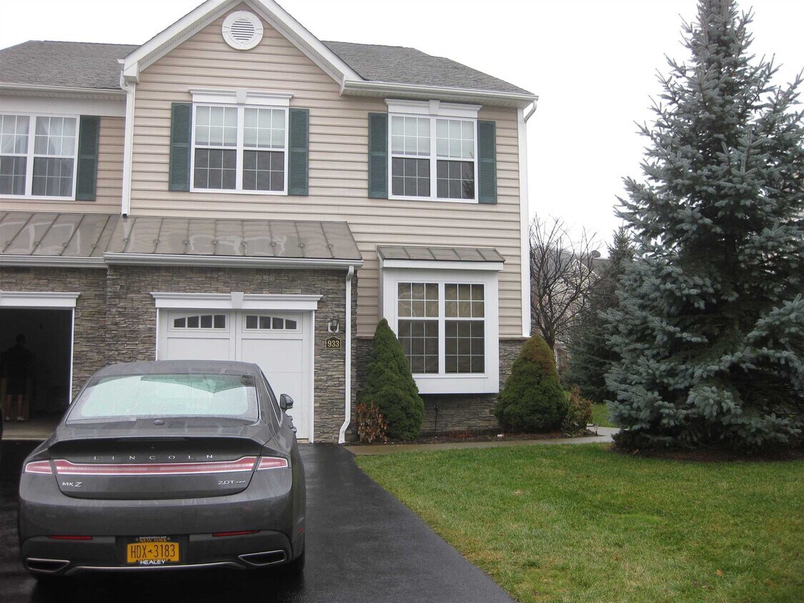 933 Huntington Dr, Fishkill, NY 12524 - Townhome Rentals in Fishkill NY ...