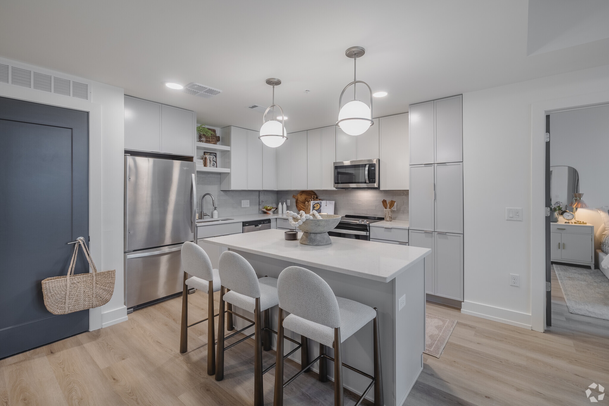 LC Line & Low - 40 Line St Charleston, SC 29403 | Apartments.com