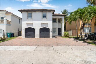 Summer Tree Apartments for Rent with a Living Room - Miami, FL ...