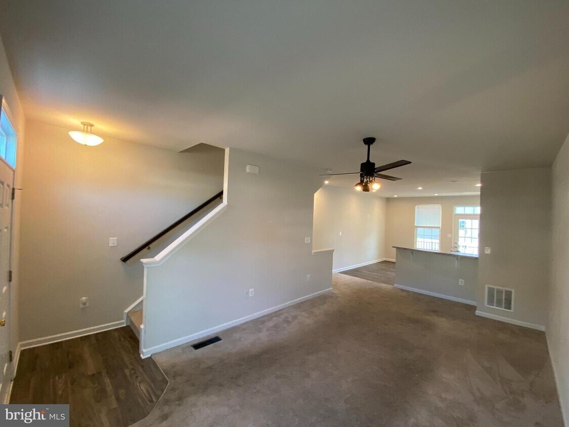 535 River Crest Way, Fredericksburg, VA 22405 - Townhome Rentals in ...