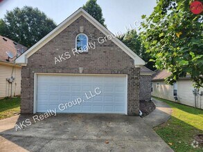 High Ridge Village Apartments for Rent with a Walk-In Closet - Pelham ...