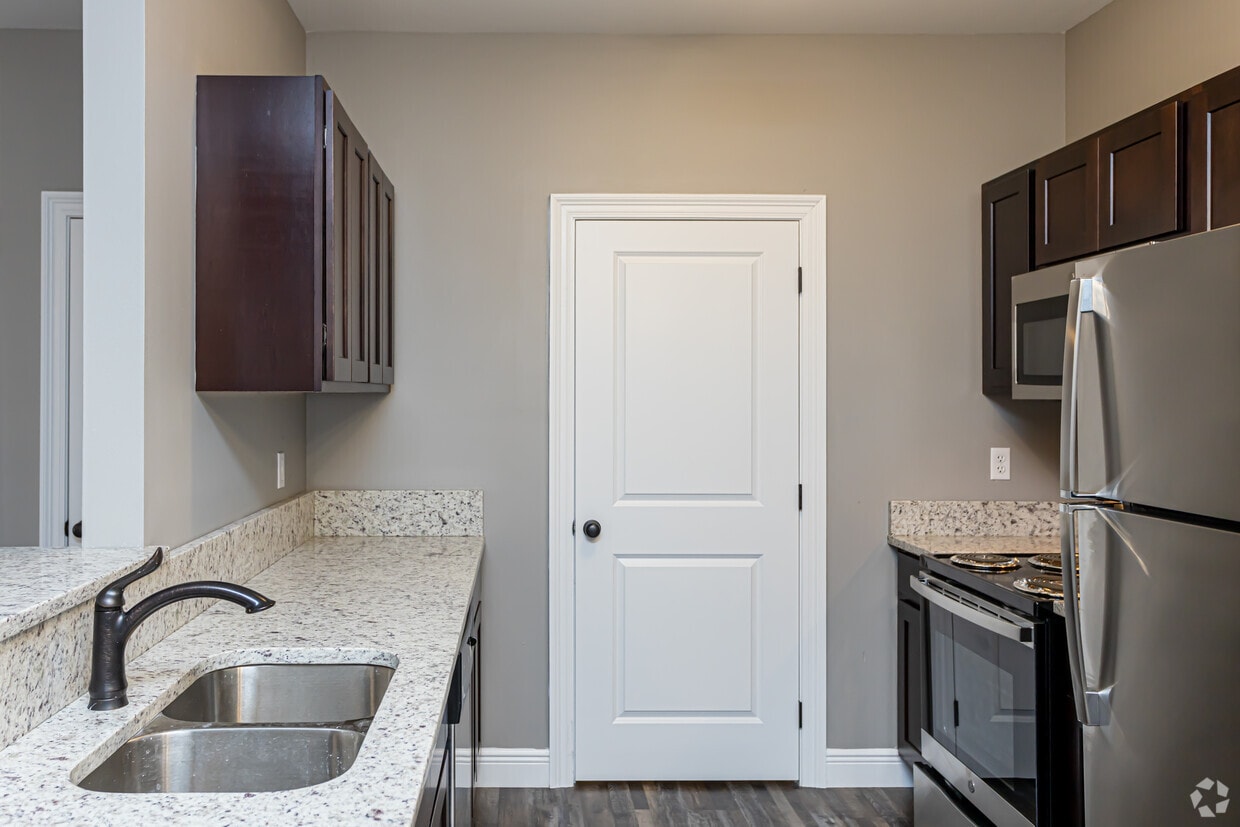Lions Gate - 916 W University Ave Hammond, LA 70401 | Apartments.com