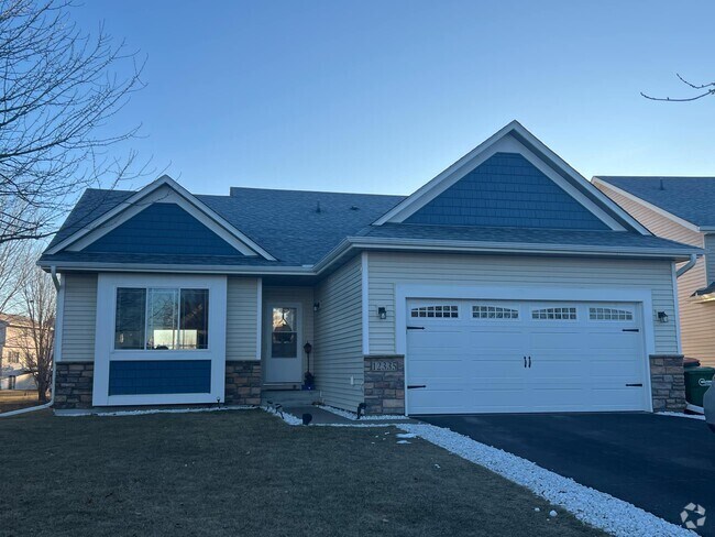 The Lakes Apartments for Rent with Extra Storage - Blaine, MN - 1 ...