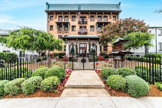 Outpost Apartments for Rent with a Walk-In Closet - Los Angeles, CA ...