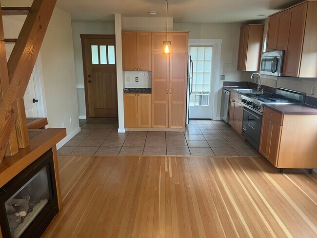 11607 Holmes Point Dr NE, Kirkland, WA 98034 - House Rental in Kirkland ...