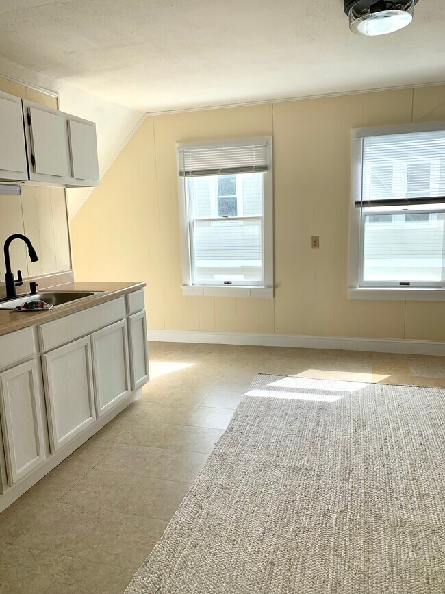 7 Rena St Unit 3, Worcester, MA 01604 Apartments - 7 Rena St Worcester ...