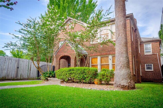 1906 Waugh Dr Unit B, Houston, TX 77006 - Room for Rent in Houston, TX ...