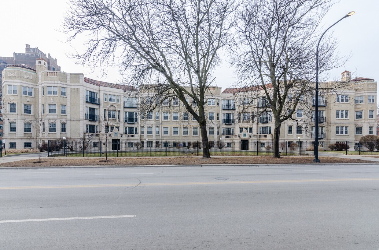 6830 S South Shore Dr Unit 2, Chicago, IL 60649 - Condo for Rent in Chicago, IL | Apartments.com