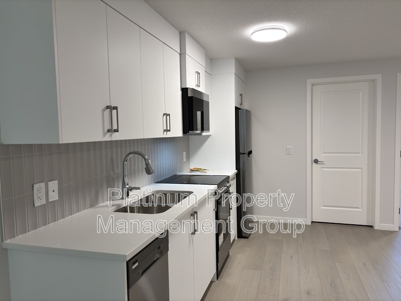 45 Creekview Mnr Sw, Calgary, AB T2X 4Y1 - House for Rent in Calgary ...