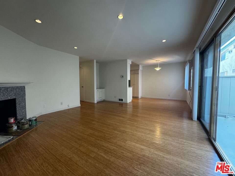 11937 Darlington Ave Unit 5, Los Angeles, CA 90049 - Condo for Rent in ...