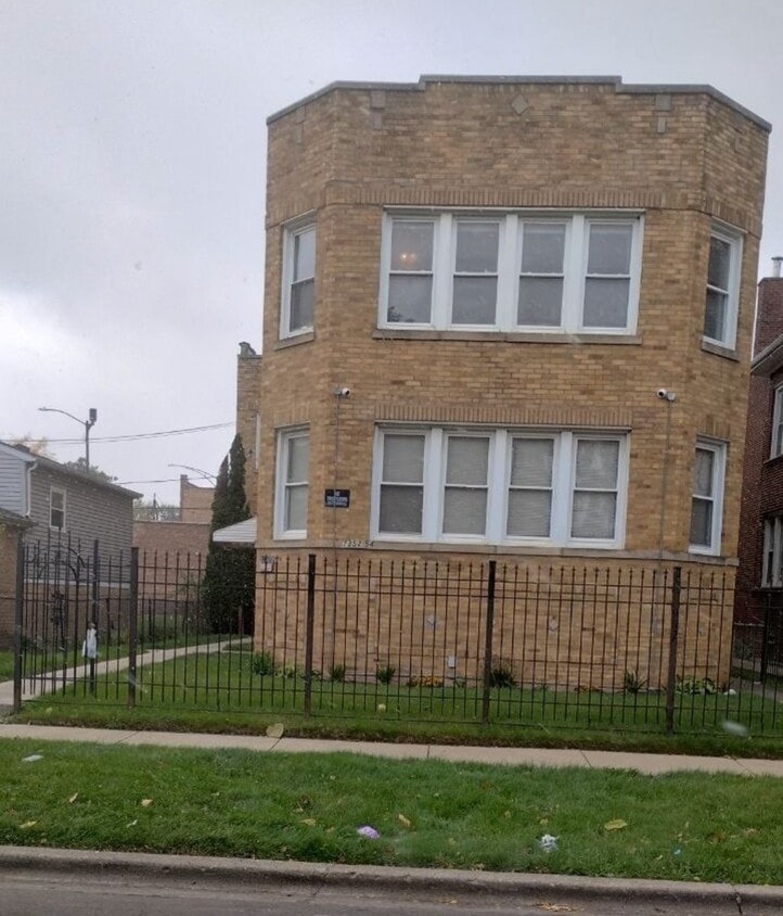 7352 S Emerald Ave, Chicago, IL 60621 - House Rental in Chicago, IL | Apartments.com