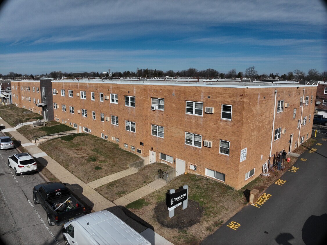 Tyson Arms Apartments - 921 Tyson Ave Philadelphia, PA 19111 ...