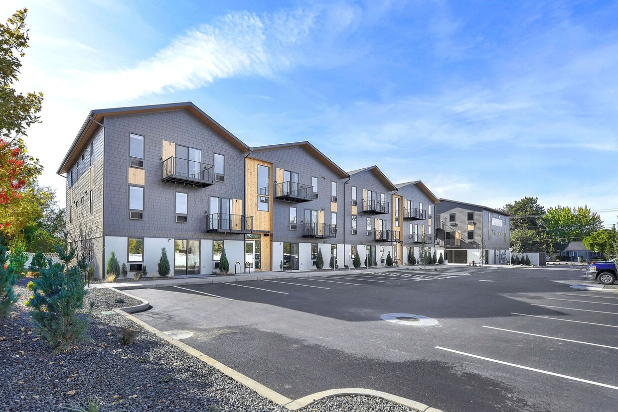Veazey Park Apartments - 2408 S Broadway Ave Boise, ID 83706 ...