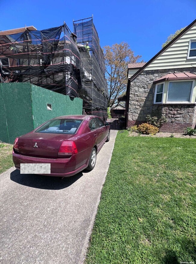 69-65 180th St, Queens, NY 11365 - House Rental in Queens, NY ...