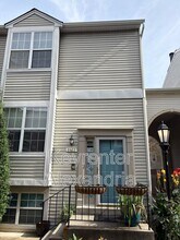 Apartments for Rent with a Swimming Pool in Oakwood Commons, Burke ...