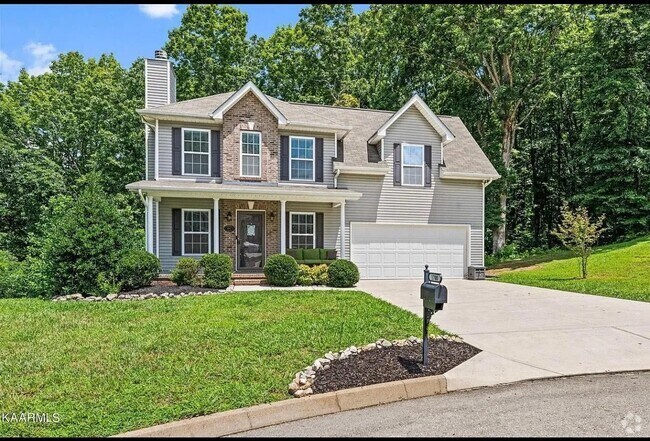 Childress Place Apartments for Rent with a Swimming Pool - Powell, TN ...