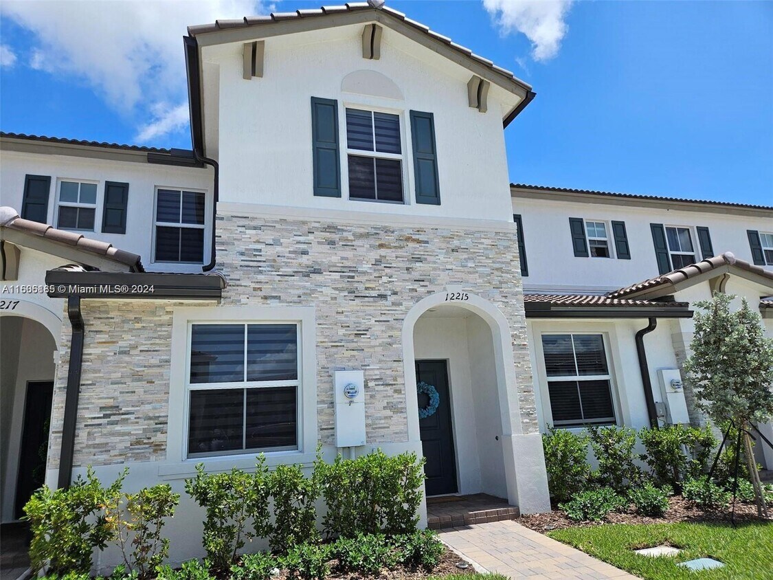 12215 NW 23rd Pl, Miami Shores, FL 33167 - Townhome Rentals in Miami ...