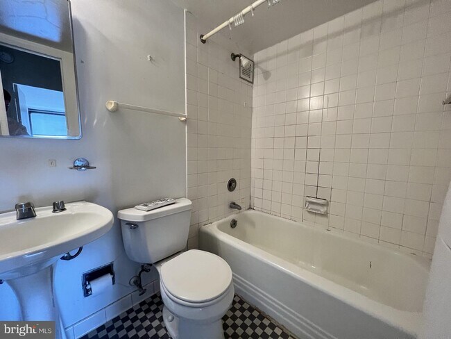 210 Locust St Unit 24FW, Philadelphia, PA 19106 - Room for Rent in ...