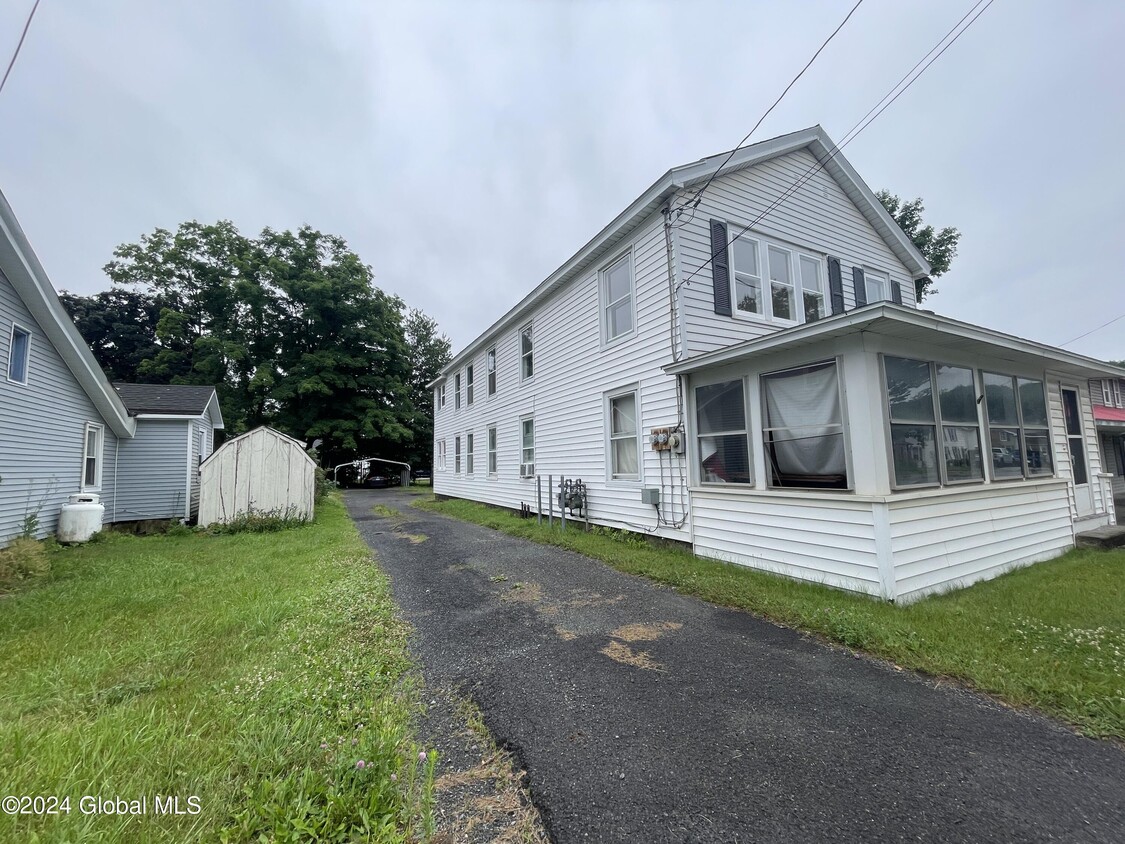 3729 NY-43, West Sand Lake, NY 12196 - Room for Rent in West Sand Lake ...