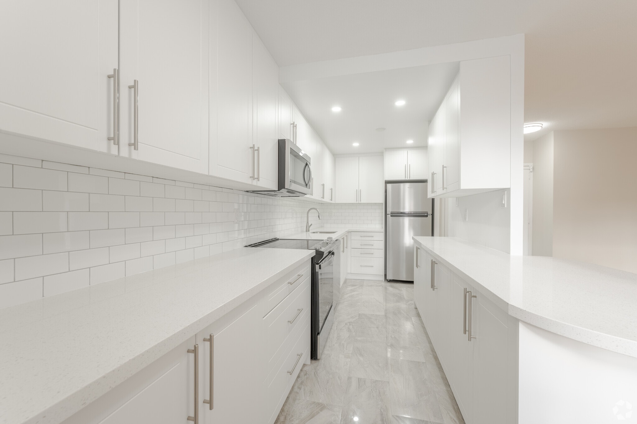 100 Alexander Street Apartments - 100 Alexander St Toronto, ON ...