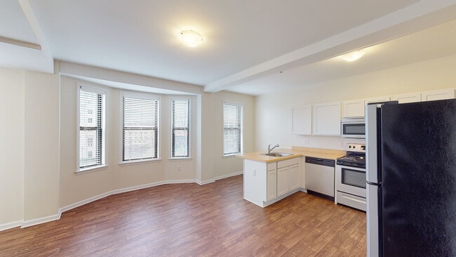 Foxtown Apartments for Rent with Hardwood Floors - Detroit, MI ...