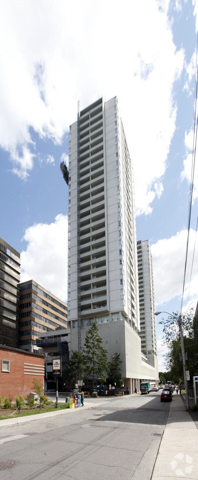 Commonwealth Towers Apartments - 40-60 Pleasant Blvd Toronto, ON ...