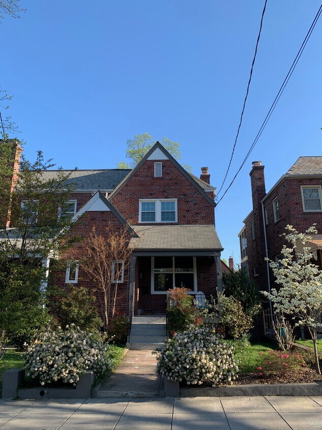 1391 Sheridan St NW, Washington, DC 20011 - Townhome Rentals in ...