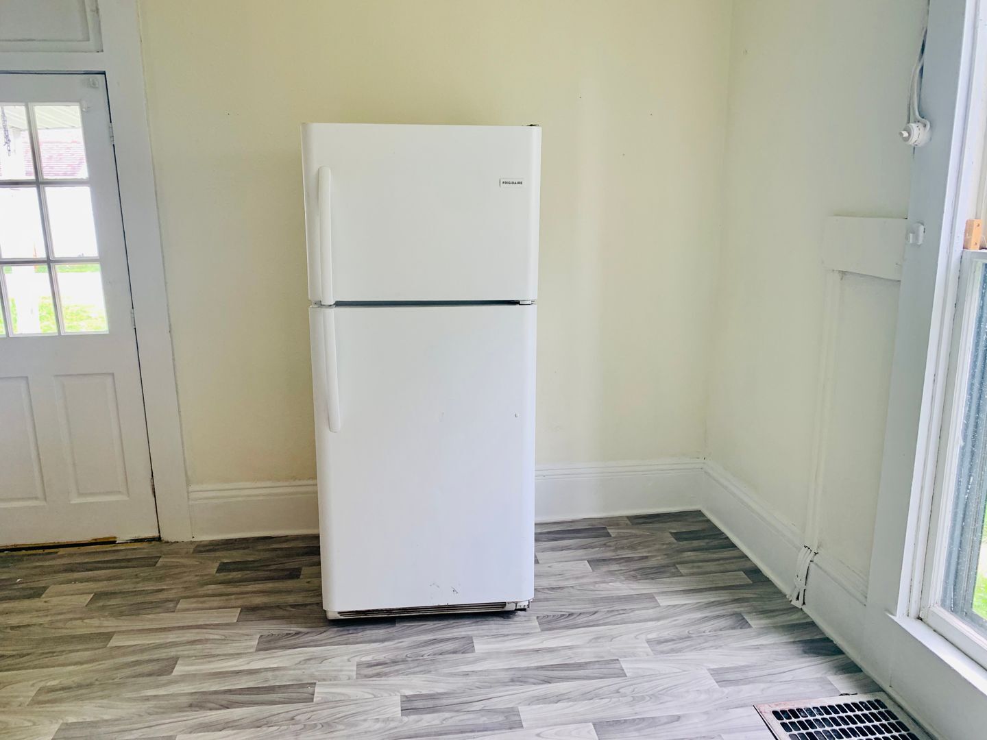 511 E Jackson St Unit Apt. 1 (Rear), Muncie, IN 47305 - Room for Rent ...
