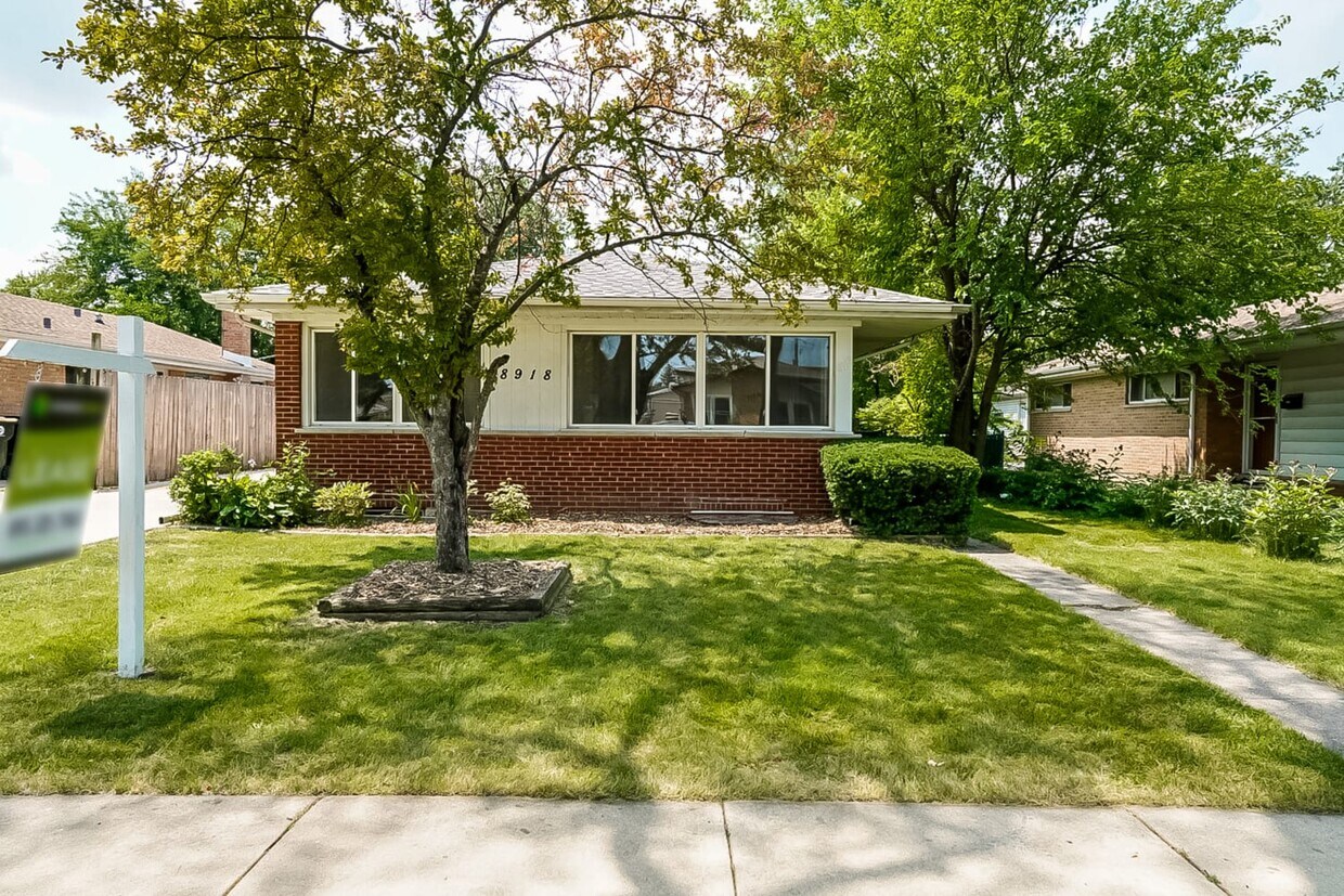 8918 National Ave, Morton Grove, IL 60053 | Apartments.com