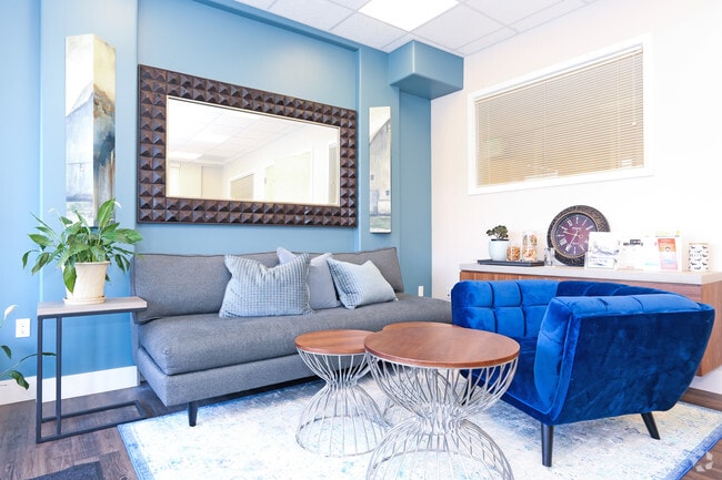 Courtside Village Apartments for Rent with Hardwood Floors - Santa Rosa ...