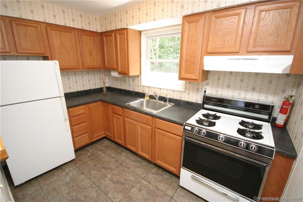 130 Park St Unit B1, Manchester, CT 06040 - Condo for Rent in ...