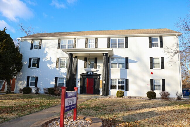 Chamberlains Estates Apartments for Rent with a Walk-In Closet ...