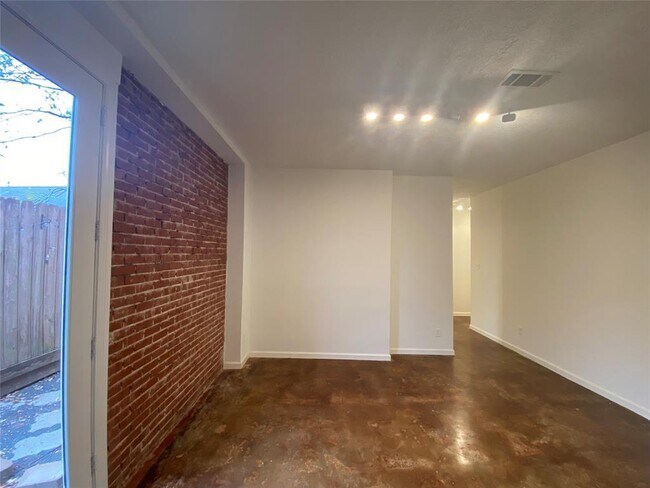 1112 Lawrence St Unit 7, Houston, TX 77008 - Room for Rent in Houston, TX | Apartments.com