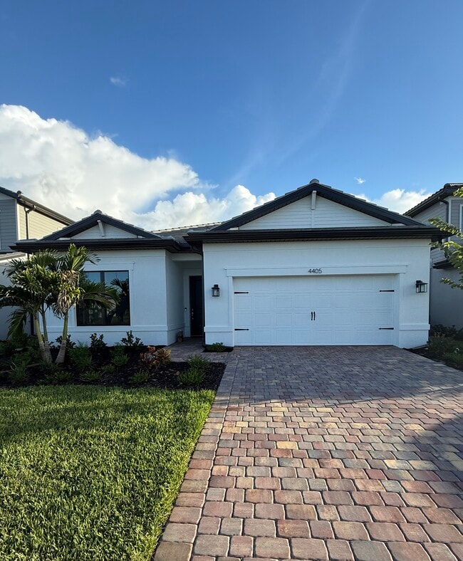 Emerson Park Apartments for Rent with a Swimming Pool - Ave Maria, FL ...