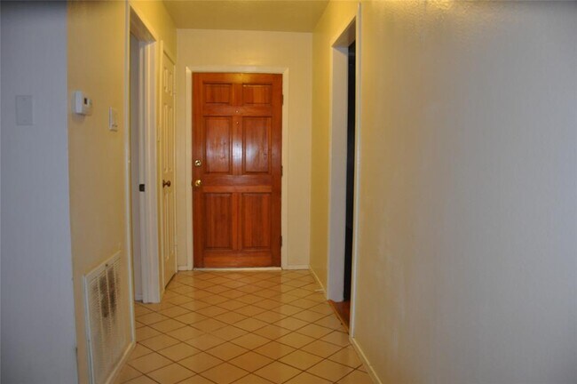 814 Walbrook Dr, Houston, TX 77062 - House Rental in Houston, TX ...