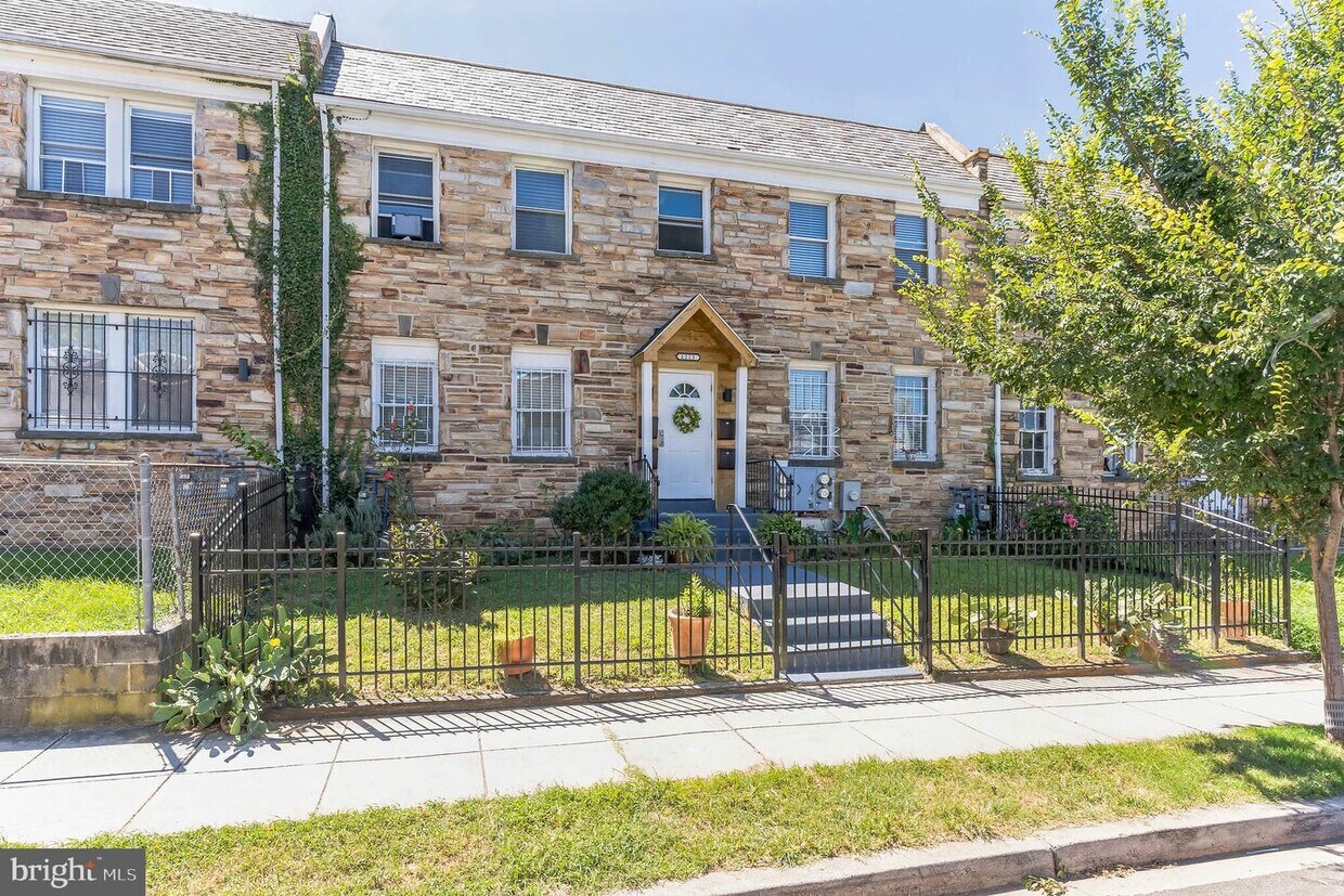 1223 Simms Pl NE Unit 2, Washington, DC 20002 - Room for Rent in ...