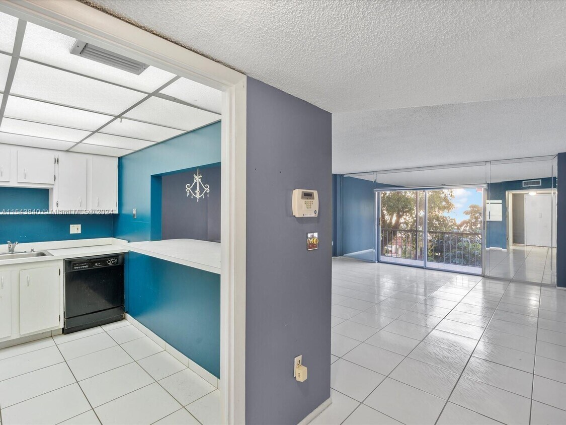 4172 Inverrary Dr Unit 306, Lauderhill, FL 33319 - Condo for Rent in ...