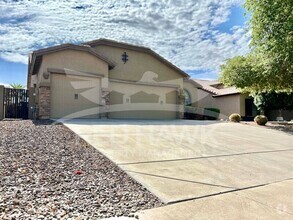 Rock Shadows Apartments for Rent with a Swimming Pool - Apache Junction ...