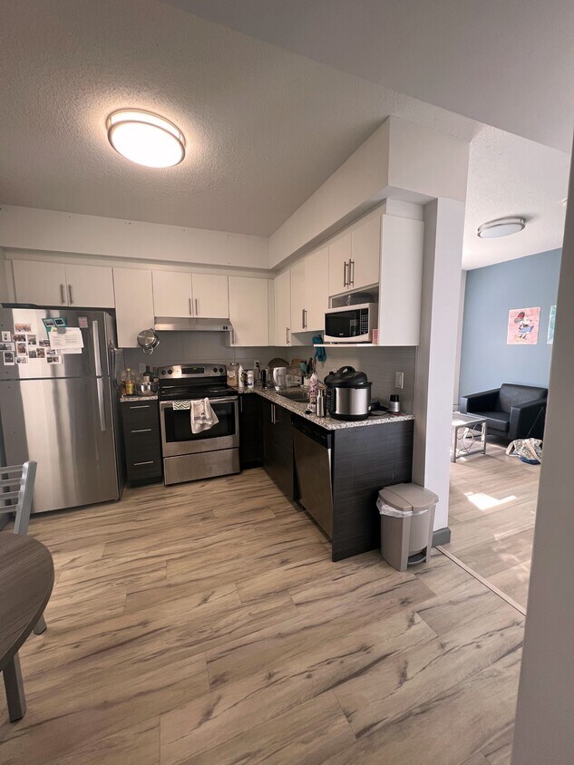 258A-258A Sunview St, Waterloo, ON N2L 0H6 - Townhouse for Rent in ...