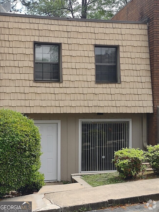 Azalea Estates Apartments for Rent with a Living Room - Morrow, GA - 1 ...