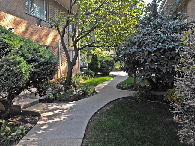 Maple Crossing Apartments - Villa Park, IL | Apartments.com