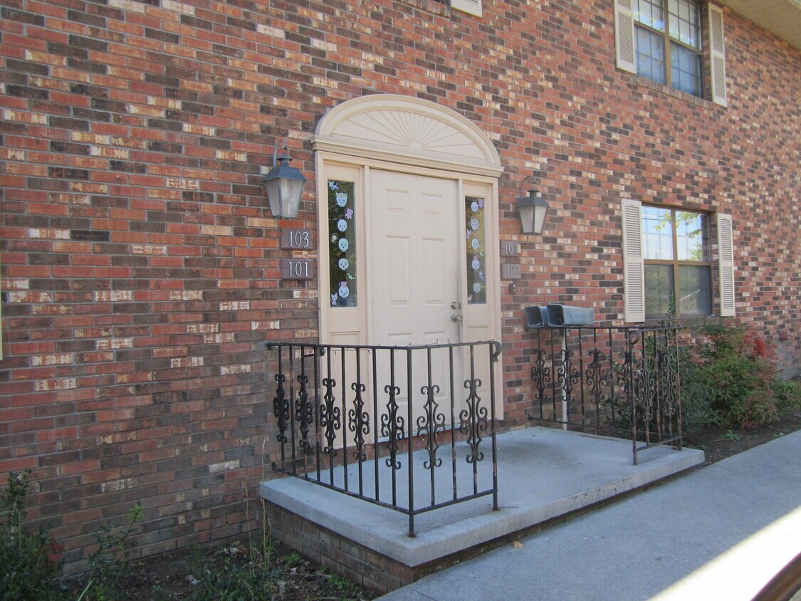 810-highland-dr-unit-103-knoxville-tn-37912-condo-for-rent-in
