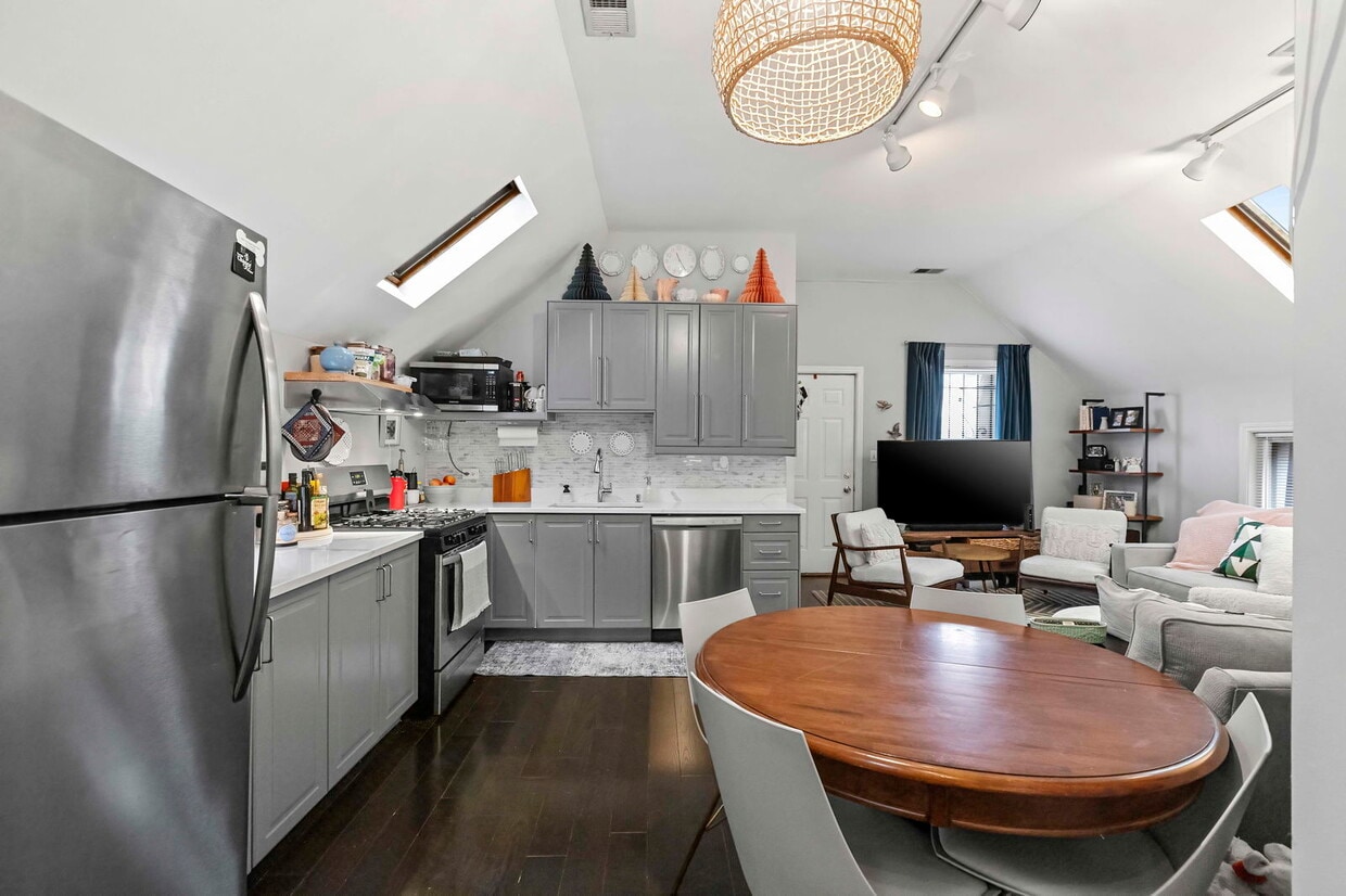 2518 N Campbell Ave Unit 3, Chicago, IL 60647 - Condo for Rent in ...