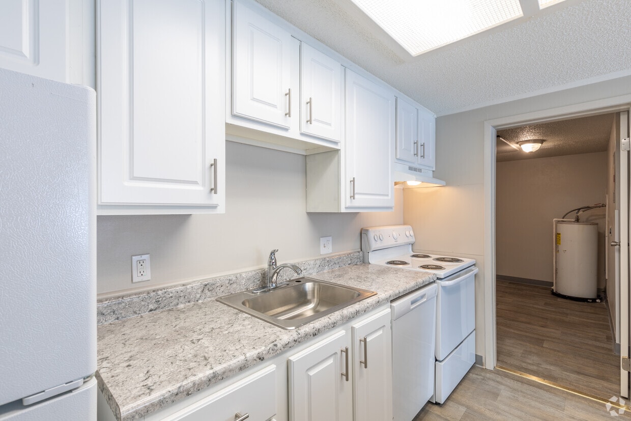 Carleton Court - 2976 Cascade Dr Ann Arbor, MI 48104 | Apartments.com