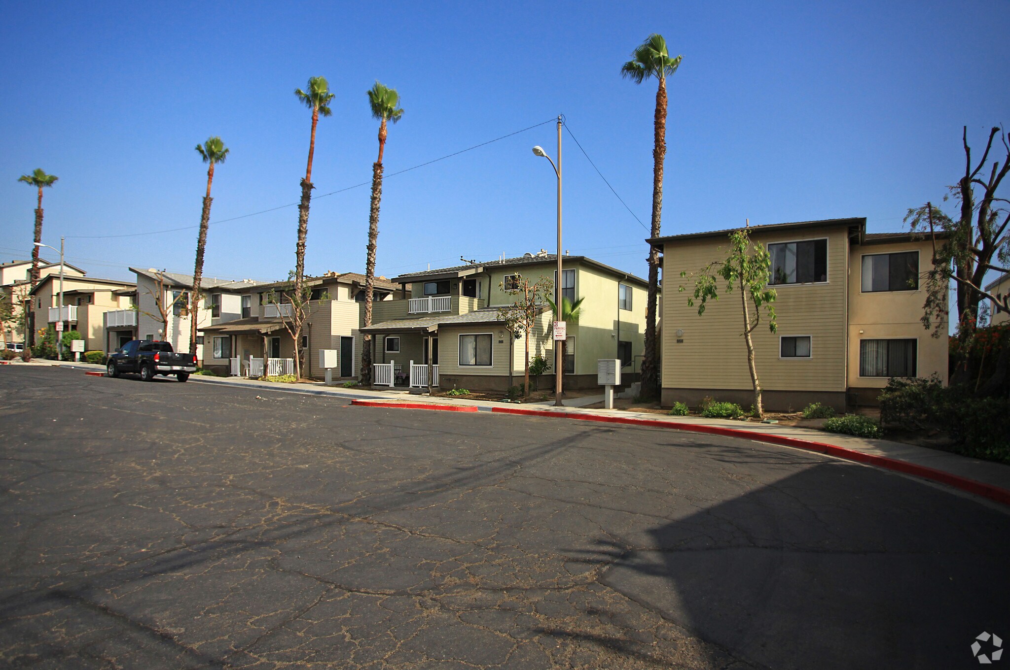 Las Brisas I Apartments - 2399 California Ave Signal Hill, CA 90755 ...